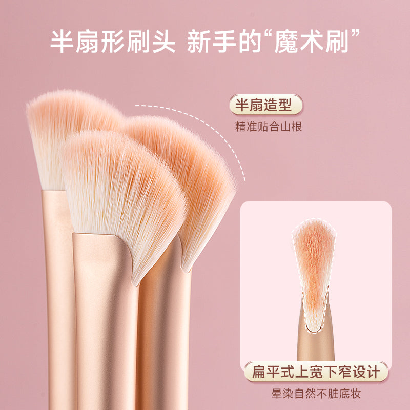 Ukiss Half Fan-shaped Nasal Shadow Brush 1PC 悠珂思半扇型鼻影刷 | CuteHart